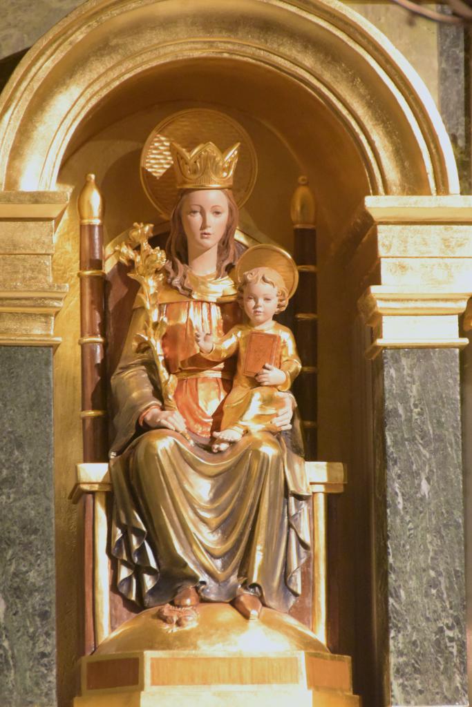 Blessing of Statue of Our Lady at Covent Garden - Diocese of Westminster